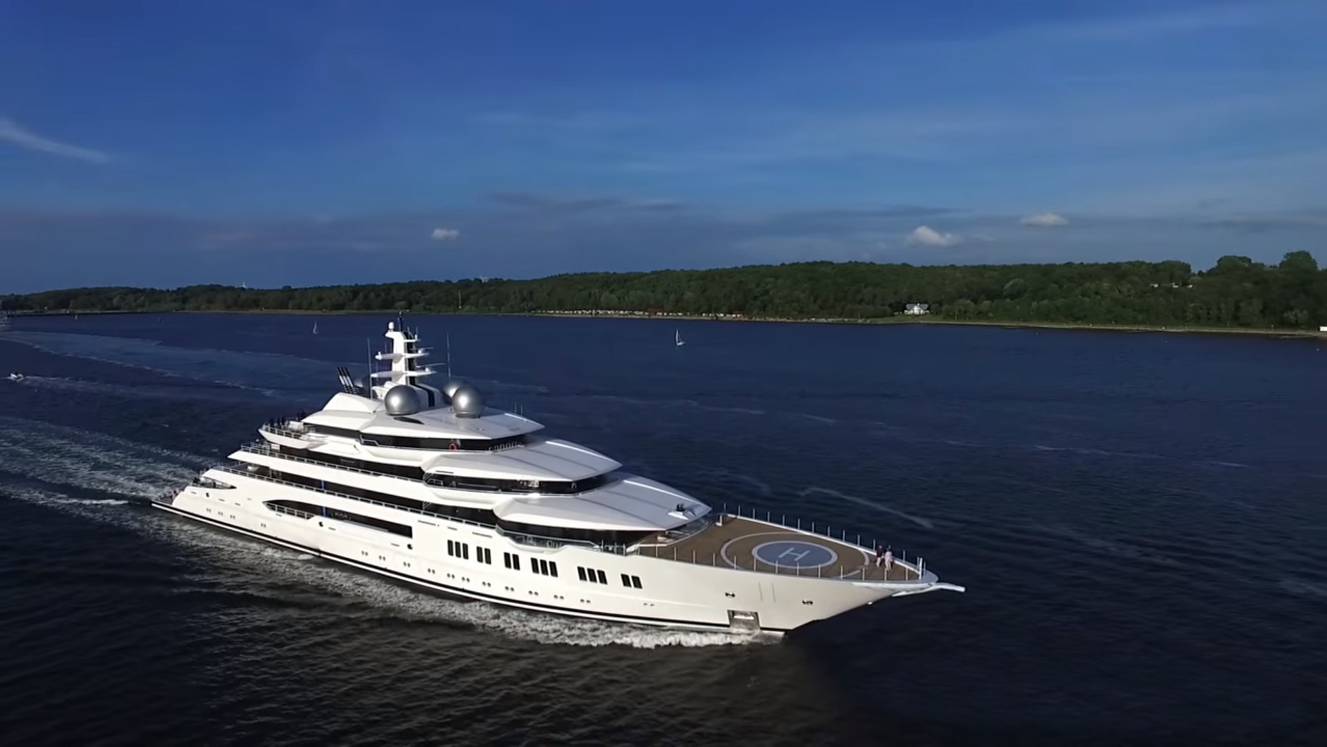 Yacht AMADEA, Lurssen | CHARTERWORLD Luxury Superyacht Charters